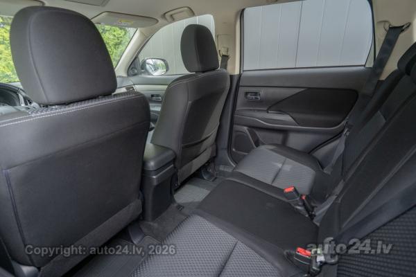 Balts Mitsubishi Outlander 2016 Tallina, ar dzinēja tilpumu 2.00 L un nobraukumu 100 tūkst. km par 15900 €, foto 10 vietnē AUTOMOTO.COM.LV
