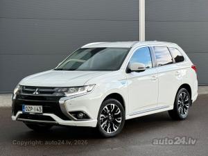 Balts Mitsubishi Outlander 2016 Tallina, ar dzinēja tilpumu 2.00 L un nobraukumu 124 tūkst. km par 13900 €, foto  vietnē AUTOMOTO.COM.LV