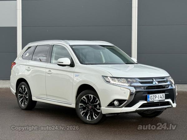 White Mitsubishi Outlander 2016 in Tallinn, with an engine capacity of 2.00 L and mileage of 124 thousand km for 13900 €, photo 3 on AUTOMOTO.COM.LV