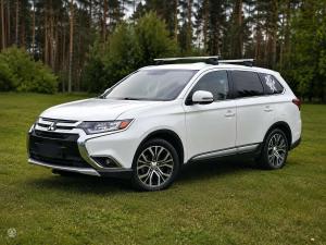 White Mitsubishi Outlander 2019 in Vilnius, with an engine capacity of 2.36 L and mileage of 272 thousand km for 9250 €, photo  on AUTOMOTO.COM.LV