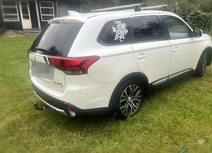 Balts Mitsubishi Outlander 2019 Viļņa, ar dzinēja tilpumu 2.36 L un nobraukumu 272 tūkst. km par 9250 €, foto 7 vietnē AUTOMOTO.COM.LV