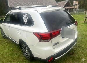 Balts Mitsubishi Outlander 2019 Viļņa, ar dzinēja tilpumu 2.36 L un nobraukumu 272 tūkst. km par 9250 €, foto 8 vietnē AUTOMOTO.COM.LV