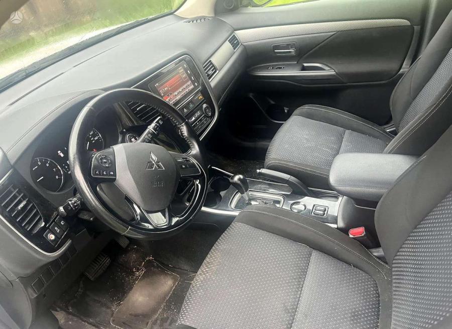 Balts Mitsubishi Outlander 2019 Viļņa, ar dzinēja tilpumu 2.36 L un nobraukumu 272 tūkst. km par 9250 €, foto 12 vietnē AUTOMOTO.COM.LV