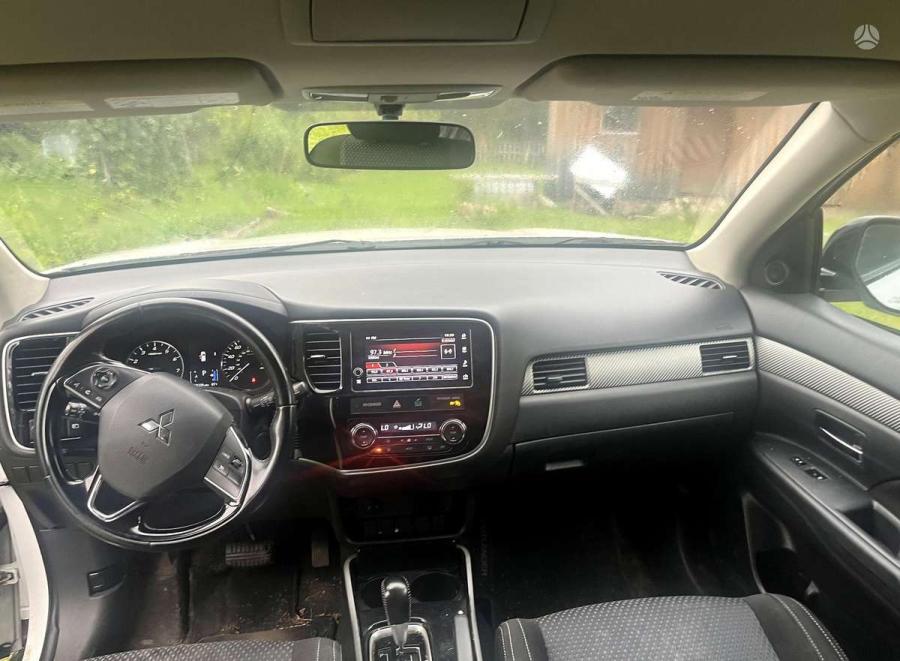 Balts Mitsubishi Outlander 2019 Viļņa, ar dzinēja tilpumu 2.36 L un nobraukumu 272 tūkst. km par 9250 €, foto 13 vietnē AUTOMOTO.COM.LV