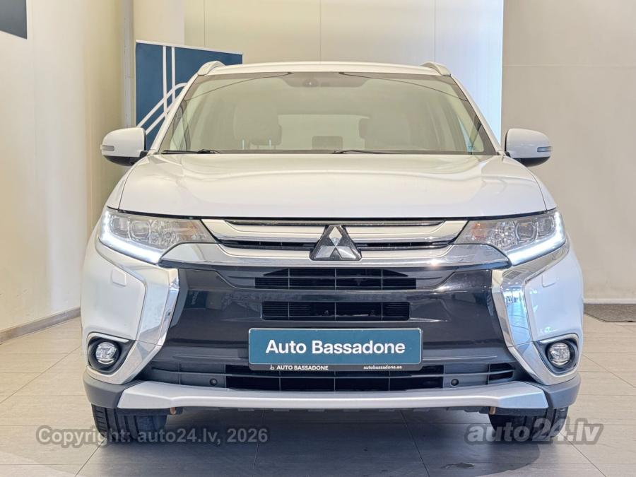 Balts Mitsubishi Outlander 2019 Tallina, ar dzinēja tilpumu 2.00 L un nobraukumu 166 tūkst. km par 14500 €, foto 3 vietnē AUTOMOTO.COM.LV