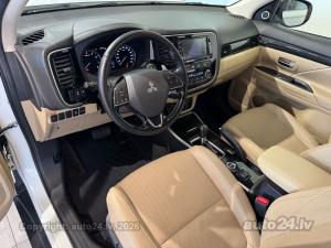 Balts Mitsubishi Outlander 2019 Tallina, ar dzinēja tilpumu 2.00 L un nobraukumu 166 tūkst. km par 14500 €, foto 10 vietnē AUTOMOTO.COM.LV