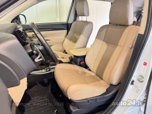 Balts Mitsubishi Outlander 2019 Tallina, ar dzinēja tilpumu 2.00 L un nobraukumu 166 tūkst. km par 14500 €, foto 12 vietnē AUTOMOTO.COM.LV