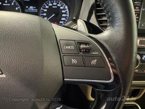 Balts Mitsubishi Outlander 2019 Tallina, ar dzinēja tilpumu 2.00 L un nobraukumu 166 tūkst. km par 14500 €, foto 18 vietnē AUTOMOTO.COM.LV