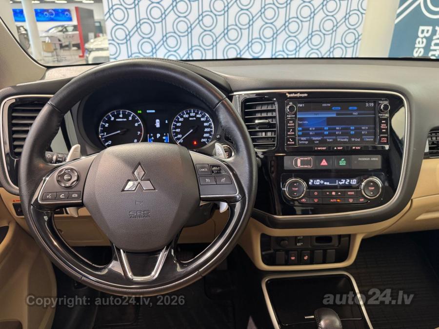 Balts Mitsubishi Outlander 2019 Tallina, ar dzinēja tilpumu 2.00 L un nobraukumu 166 tūkst. km par 14500 €, foto 22 vietnē AUTOMOTO.COM.LV