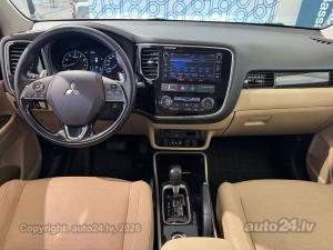 Balts Mitsubishi Outlander 2019 Tallina, ar dzinēja tilpumu 2.00 L un nobraukumu 166 tūkst. km par 14500 €, foto 23 vietnē AUTOMOTO.COM.LV