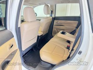 Balts Mitsubishi Outlander 2019 Tallina, ar dzinēja tilpumu 2.00 L un nobraukumu 166 tūkst. km par 14500 €, foto 24 vietnē AUTOMOTO.COM.LV