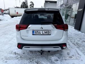 Balts Mitsubishi Outlander 2021 Tallina, ar dzinēja tilpumu 2.00 L un nobraukumu 122 tūkst. km par 17900 €, foto 3 vietnē AUTOMOTO.COM.LV