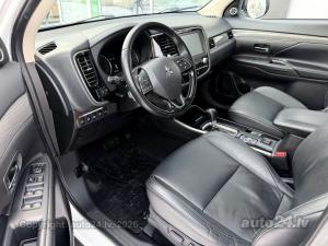 Balts Mitsubishi Outlander 2021 Tallina, ar dzinēja tilpumu 2.00 L un nobraukumu 122 tūkst. km par 17900 €, foto 7 vietnē AUTOMOTO.COM.LV