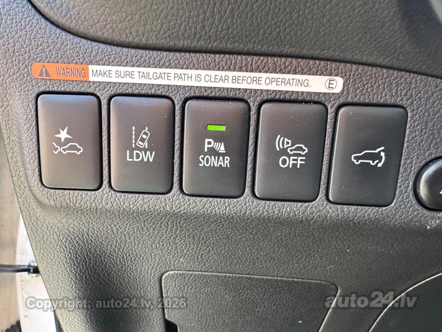 White Mitsubishi Outlander 2021 in Tallinn, with an engine capacity of 2.40 L and mileage of 98 thousand km for 20990 €, photo 18 on AUTOMOTO.COM.LV