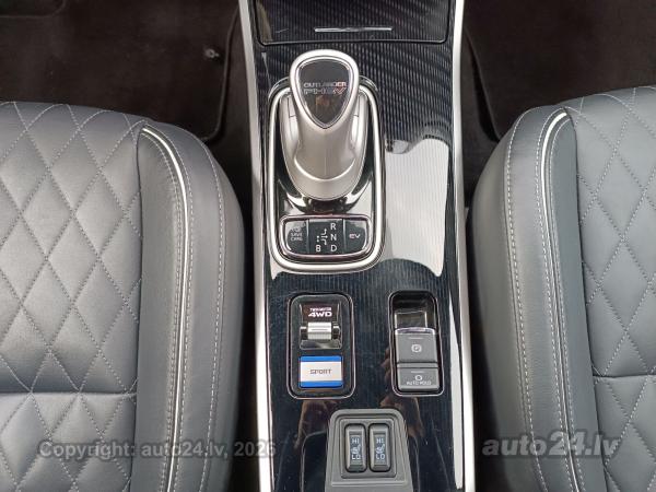 Balts Mitsubishi Outlander 2021 Tallina, ar dzinēja tilpumu 2.40 L un nobraukumu 77 tūkst. km par 25990 €, foto 6 vietnē AUTOMOTO.COM.LV