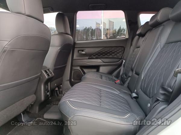 Balts Mitsubishi Outlander 2021 Tallina, ar dzinēja tilpumu 2.40 L un nobraukumu 77 tūkst. km par 25990 €, foto 9 vietnē AUTOMOTO.COM.LV