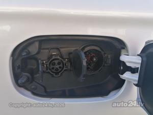 White Mitsubishi Outlander 2021 in Tallinn, with an engine capacity of 2.40 L and mileage of 77 thousand km for 25990 €, photo 14 on AUTOMOTO.COM.LV