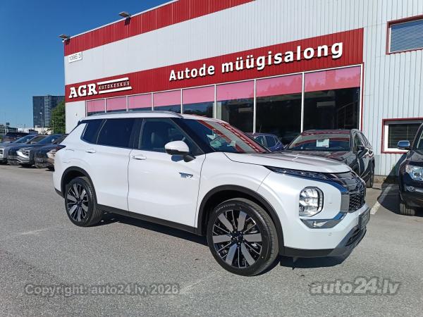 White Mitsubishi Outlander 2025 in Tallinn, with an engine capacity of 2.40 L and mileage of 17 thousand km for 47990 €, photo 1 on AUTOMOTO.COM.LV