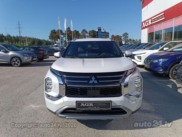 White Mitsubishi Outlander 2025 in Tallinn, with an engine capacity of 2.40 L and mileage of 17 thousand km for 47990 €, photo 3 on AUTOMOTO.COM.LV