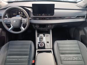 Balts Mitsubishi Outlander 2025 Tallina, ar dzinēja tilpumu 2.40 L un nobraukumu 17 tūkst. km par 47990 €, foto 6 vietnē AUTOMOTO.COM.LV