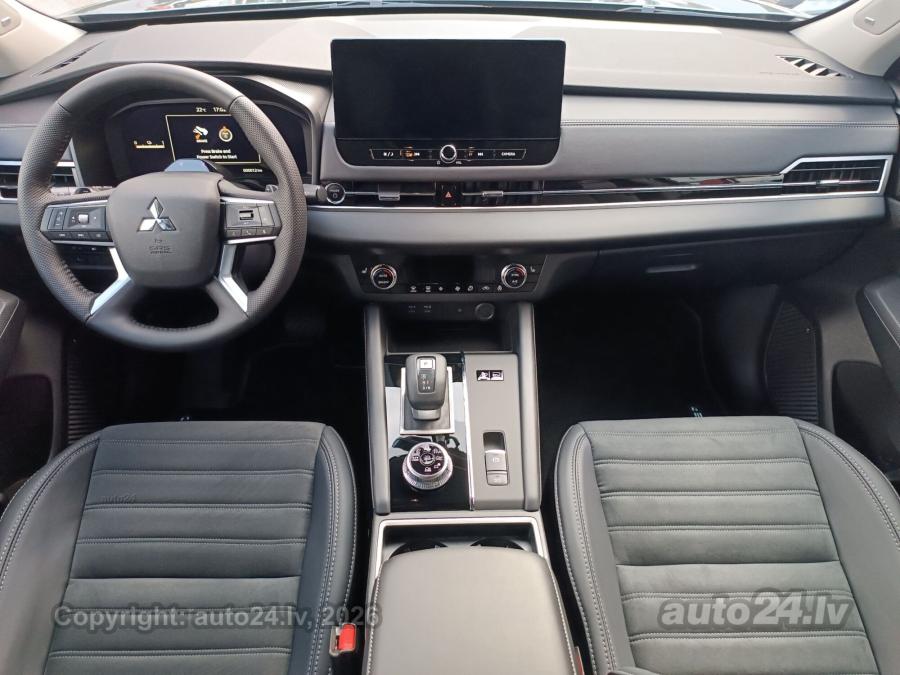 Balts Mitsubishi Outlander 2025 Tallina, ar dzinēja tilpumu 2.40 L un nobraukumu 17 tūkst. km par 47990 €, foto 6 vietnē AUTOMOTO.COM.LV