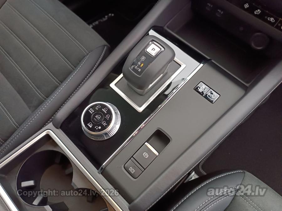 Balts Mitsubishi Outlander 2025 Tallina, ar dzinēja tilpumu 2.40 L un nobraukumu 17 tūkst. km par 47990 €, foto 7 vietnē AUTOMOTO.COM.LV