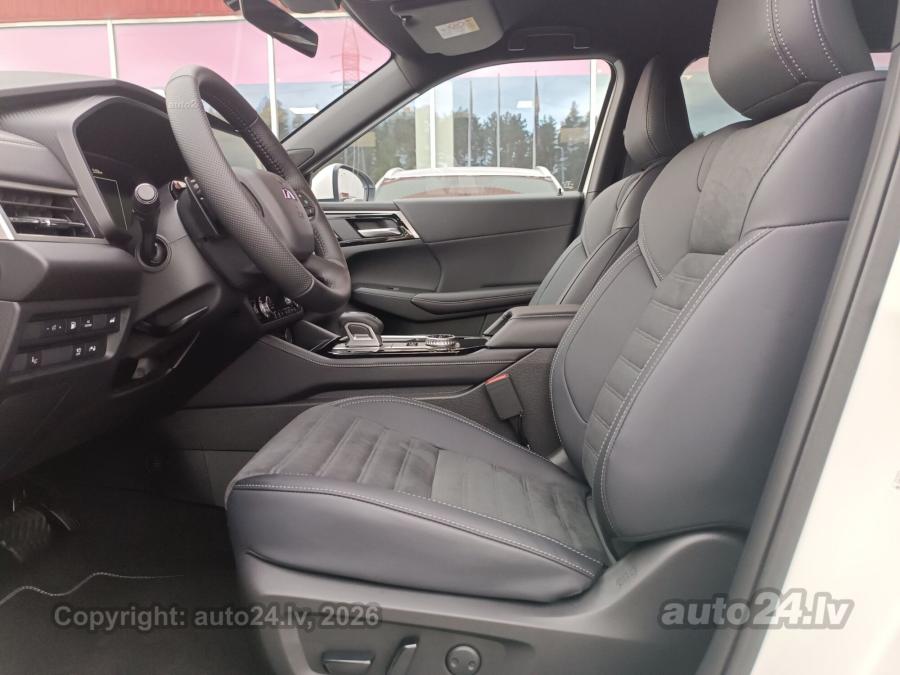 Balts Mitsubishi Outlander 2025 Tallina, ar dzinēja tilpumu 2.40 L un nobraukumu 17 tūkst. km par 47990 €, foto 8 vietnē AUTOMOTO.COM.LV