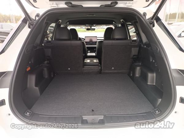 White Mitsubishi Outlander 2025 in Tallinn, with an engine capacity of 2.40 L and mileage of 17 thousand km for 47990 €, photo 10 on AUTOMOTO.COM.LV