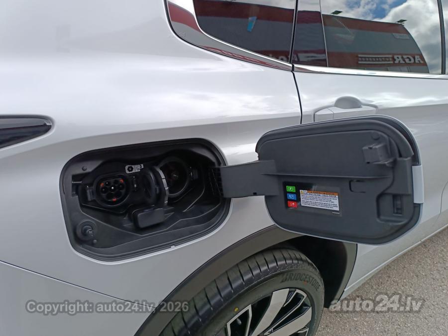 Balts Mitsubishi Outlander 2025 Tallina, ar dzinēja tilpumu 2.40 L un nobraukumu 17 tūkst. km par 47990 €, foto 15 vietnē AUTOMOTO.COM.LV