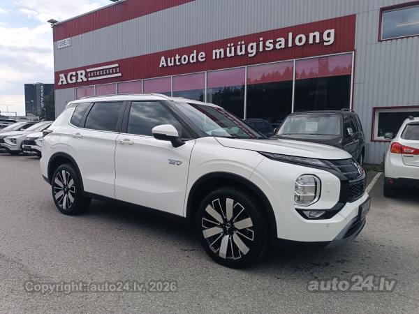 White Mitsubishi Outlander 2025 in Tallinn, with an engine capacity of 2.40 L and mileage of 11 thousand km for 46990 €, photo 1 on AUTOMOTO.COM.LV