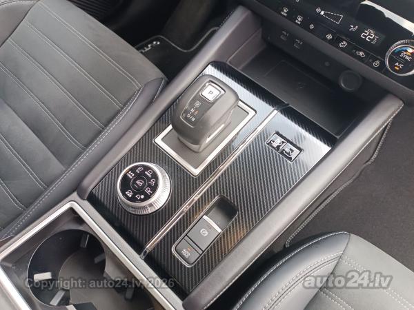 White Mitsubishi Outlander 2025 in Tallinn, with an engine capacity of 2.40 L and mileage of 11 thousand km for 46990 €, photo 6 on AUTOMOTO.COM.LV