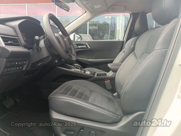 White Mitsubishi Outlander 2025 in Tallinn, with an engine capacity of 2.40 L and mileage of 11 thousand km for 46990 €, photo 7 on AUTOMOTO.COM.LV