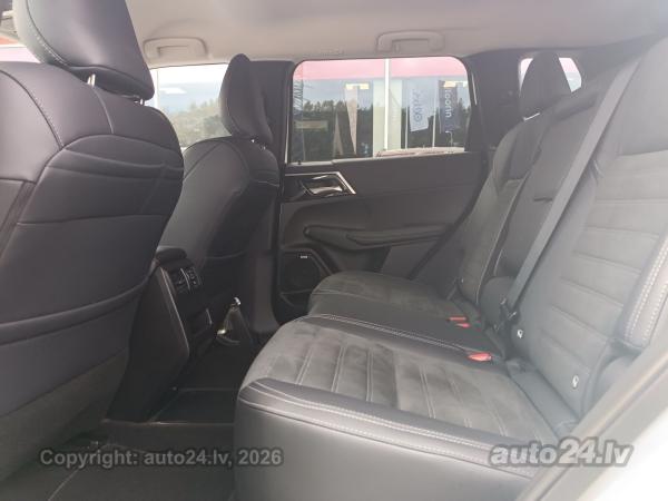 White Mitsubishi Outlander 2025 in Tallinn, with an engine capacity of 2.40 L and mileage of 11 thousand km for 46990 €, photo 8 on AUTOMOTO.COM.LV