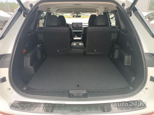 White Mitsubishi Outlander 2025 in Tallinn, with an engine capacity of 2.40 L and mileage of 11 thousand km for 46990 €, photo 10 on AUTOMOTO.COM.LV