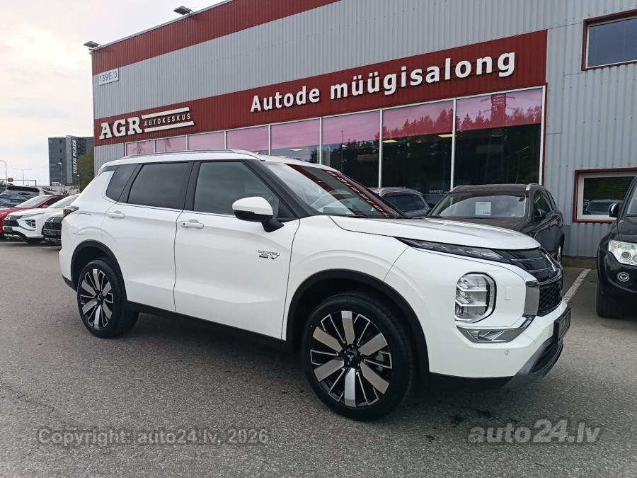 White Mitsubishi Outlander 2026 in Tallinn, with an engine capacity of 2.40 L and mileage of 12 thousand km for 51990 €, photo 1 on AUTOMOTO.COM.LV