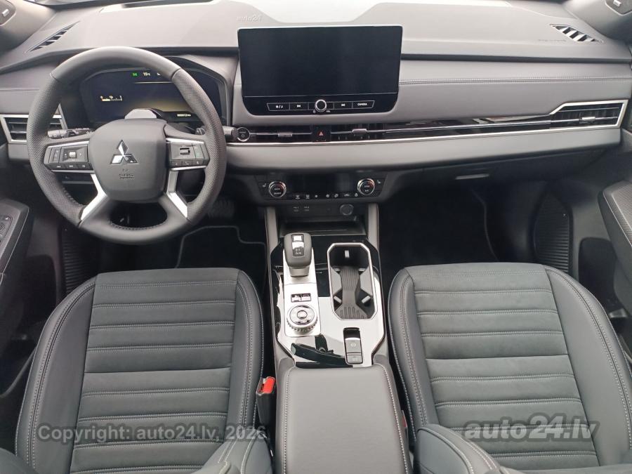 White Mitsubishi Outlander 2026 in Tallinn, with an engine capacity of 2.40 L and mileage of 12 thousand km for 51990 €, photo 6 on AUTOMOTO.COM.LV