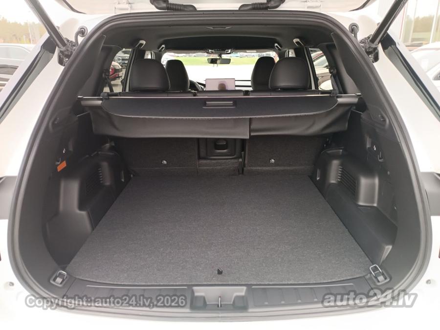 White Mitsubishi Outlander 2026 in Tallinn, with an engine capacity of 2.40 L and mileage of 12 thousand km for 51990 €, photo 10 on AUTOMOTO.COM.LV