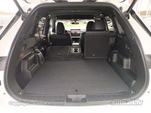 White Mitsubishi Outlander 2026 in Tallinn, with an engine capacity of 2.40 L and mileage of 12 thousand km for 51990 €, photo 12 on AUTOMOTO.COM.LV