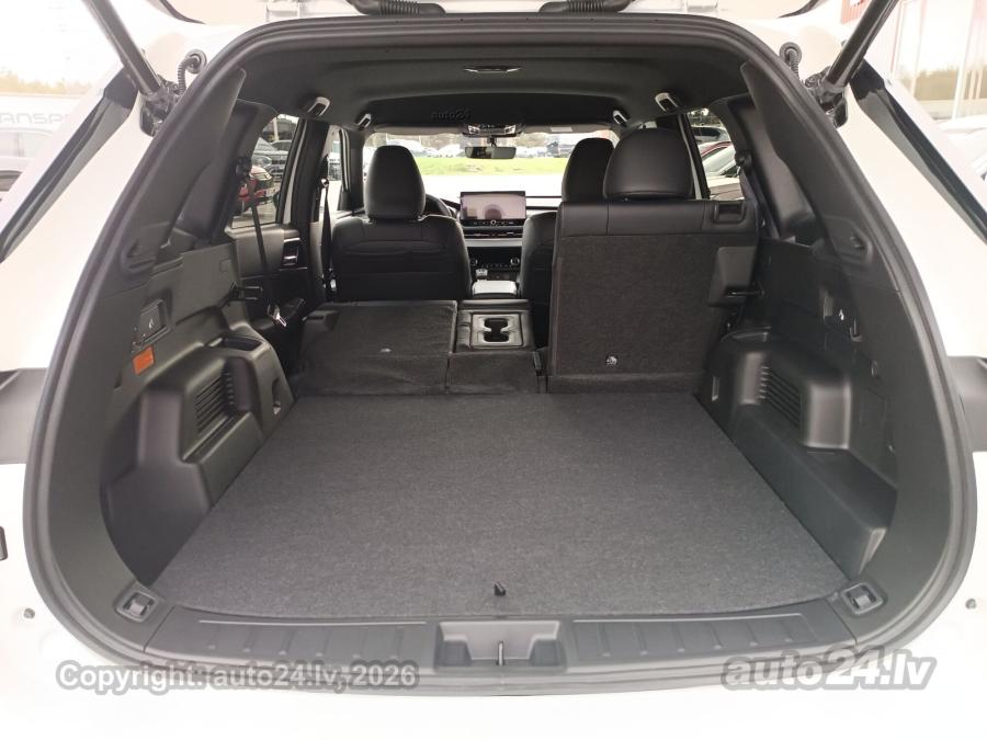 White Mitsubishi Outlander 2026 in Tallinn, with an engine capacity of 2.40 L and mileage of 12 thousand km for 51990 €, photo 12 on AUTOMOTO.COM.LV