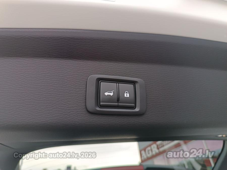 White Mitsubishi Outlander 2026 in Tallinn, with an engine capacity of 2.40 L and mileage of 12 thousand km for 51990 €, photo 14 on AUTOMOTO.COM.LV