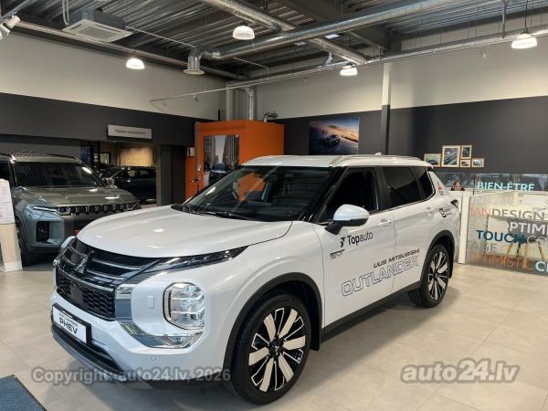 Balts Mitsubishi Outlander 2026 Tartu, ar dzinēja tilpumu 2.40 L un nobraukumu 4 tūkst. km par 52900 €, foto 1 vietnē AUTOMOTO.COM.LV