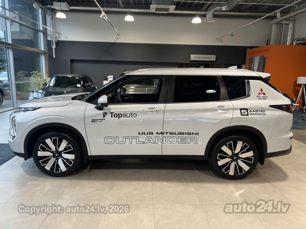 Balts Mitsubishi Outlander 2026 Tartu, ar dzinēja tilpumu 2.40 L un nobraukumu 4 tūkst. km par 52900 €, foto 2 vietnē AUTOMOTO.COM.LV
