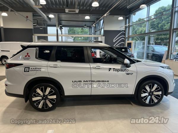 Balts Mitsubishi Outlander 2026 Tartu, ar dzinēja tilpumu 2.40 L un nobraukumu 4 tūkst. km par 52900 €, foto 6 vietnē AUTOMOTO.COM.LV