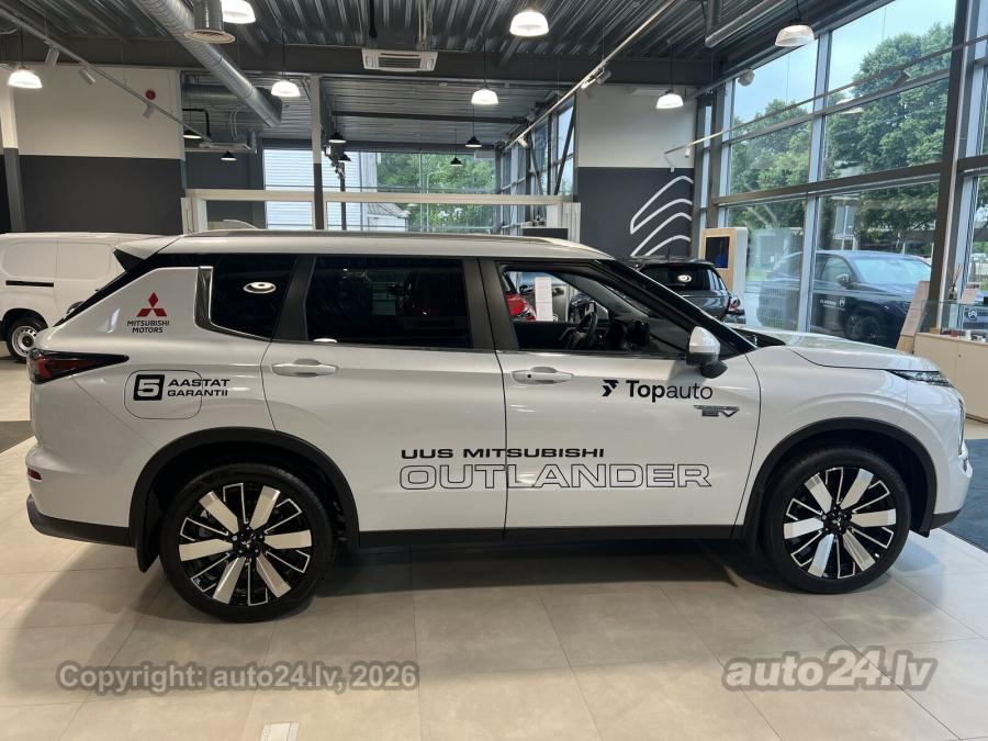 White Mitsubishi Outlander 2026 in Tartu, with an engine capacity of 2.40 L and mileage of 4 thousand km for 52900 €, photo 7 on AUTOMOTO.COM.LV