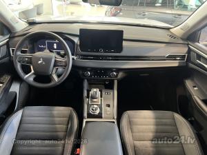 White Mitsubishi Outlander 2026 in Tartu, with an engine capacity of 2.40 L and mileage of 4 thousand km for 52900 €, photo 15 on AUTOMOTO.COM.LV