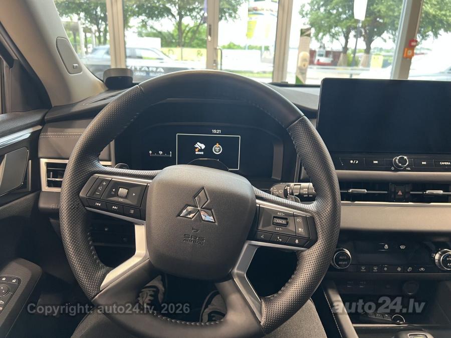 White Mitsubishi Outlander 2026 in Tartu, with an engine capacity of 2.40 L and mileage of 4 thousand km for 52900 €, photo 16 on AUTOMOTO.COM.LV