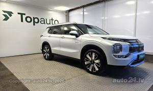 Balts Mitsubishi Outlander 2026 Tallina, ar dzinēja tilpumu 2.40 L un nobraukumu 5 tūkst. km par 54400 €, foto  vietnē AUTOMOTO.COM.LV
