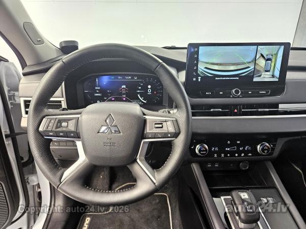 Balts Mitsubishi Outlander 2026 Tallina, ar dzinēja tilpumu 2.40 L un nobraukumu 5 tūkst. km par 54400 €, foto 6 vietnē AUTOMOTO.COM.LV