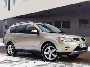 Dzeltens Mitsubishi Outlander 2008 Viļņa, ar dzinēja tilpumu 1.97 L un nobraukumu 220 tūkst. km par 2600 €, foto  vietnē AUTOMOTO.COM.LV