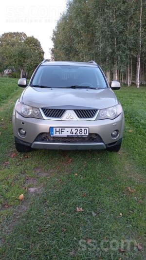 Dzeltens Mitsubishi Outlander 2008 Rēzekne, ar dzinēja tilpumu 2.00 L un nobraukumu 298 tūkst. km par 2200 €, foto  vietnē AUTOMOTO.COM.LV